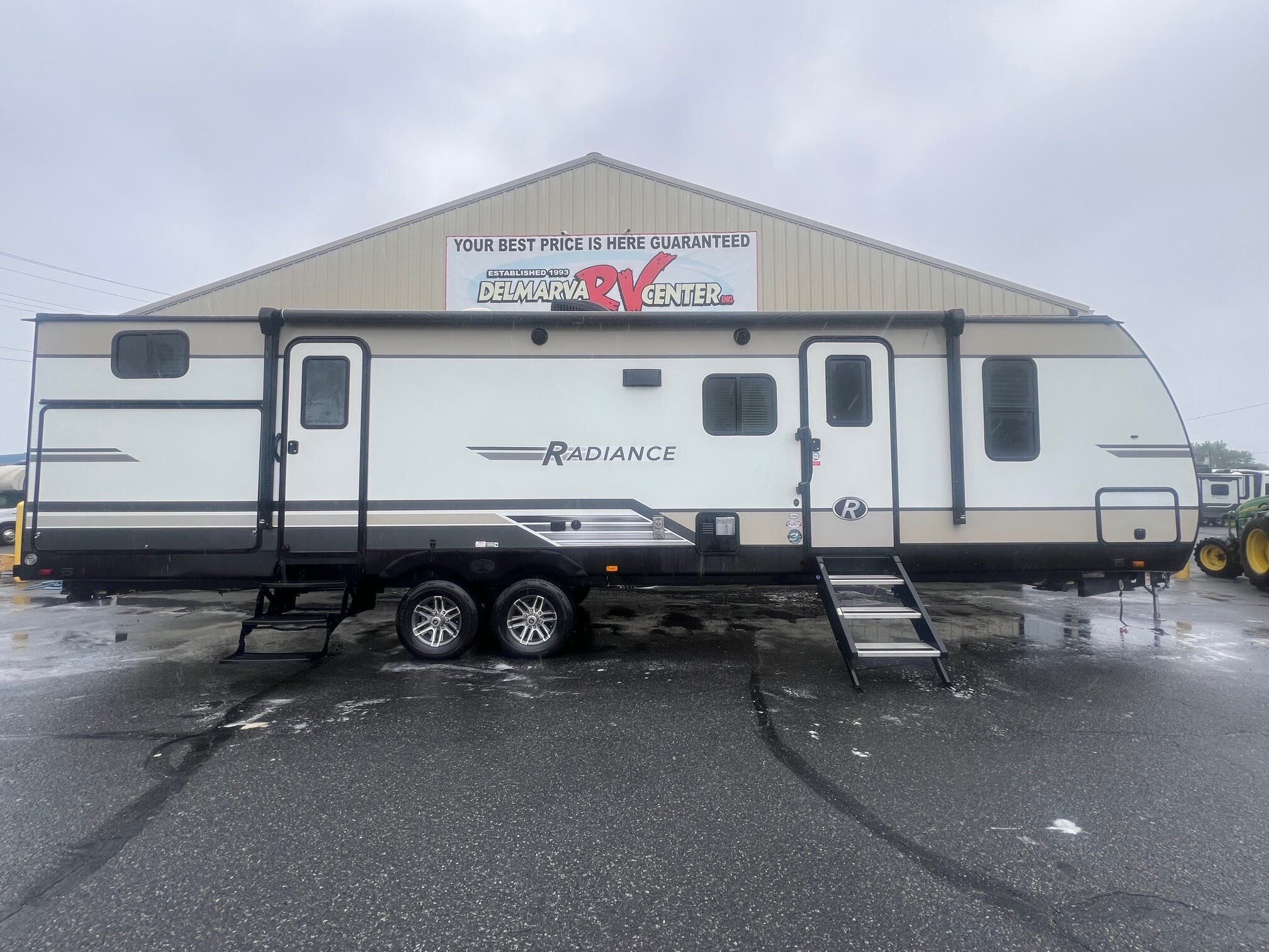 Used 2020 Cruiser RV Radiance Ultra Lite R-30DS for sale in Milford, DE