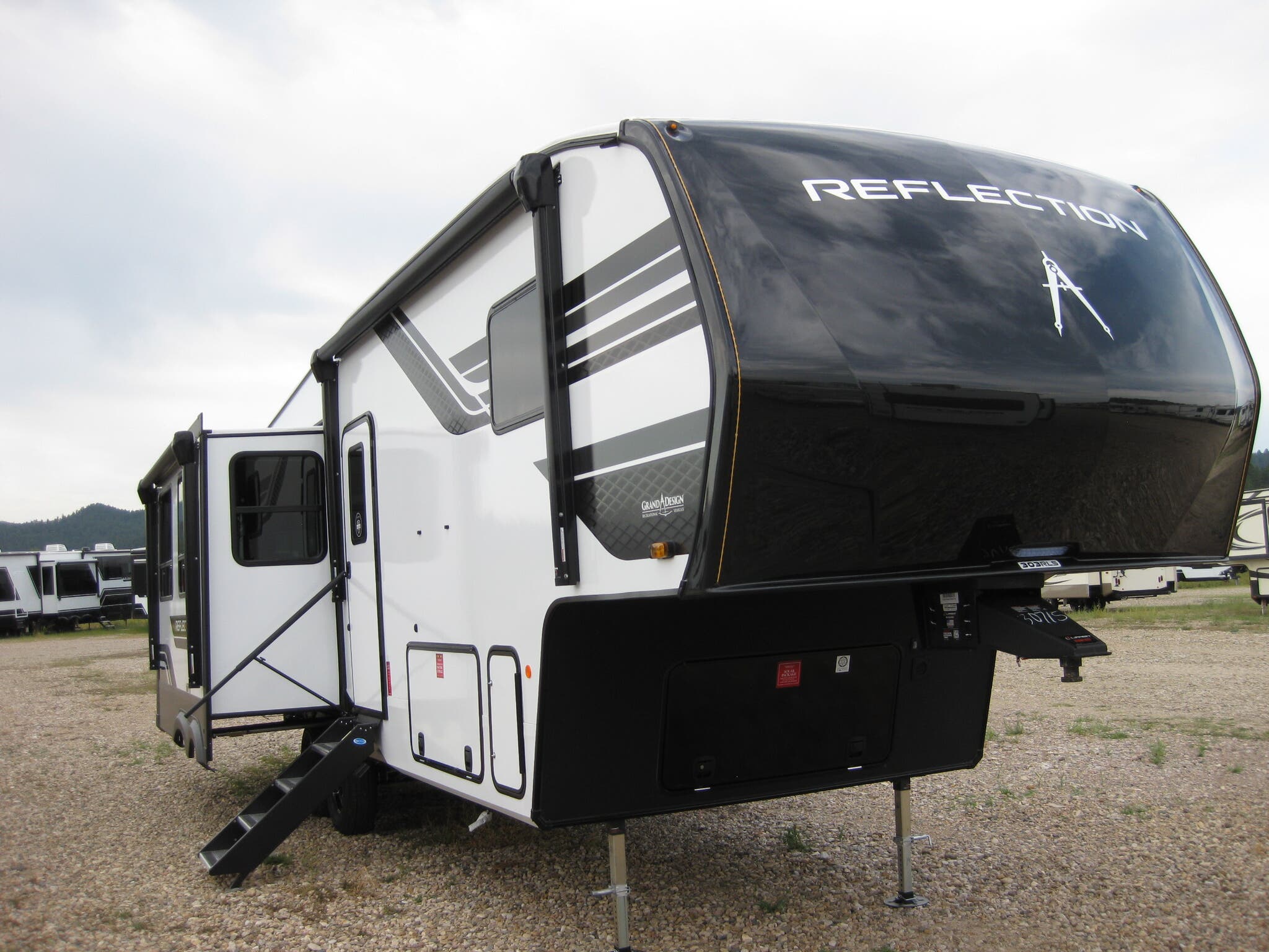 New 2026 Grand Design Reflection (Fifth Wheel) 303RLS for sale in ...