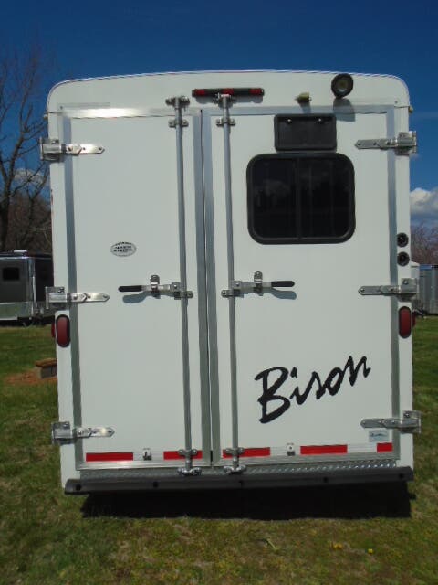 2013 Bison Trail Hand 3H GN Slant w/Living Quarters, 7'6"x7'