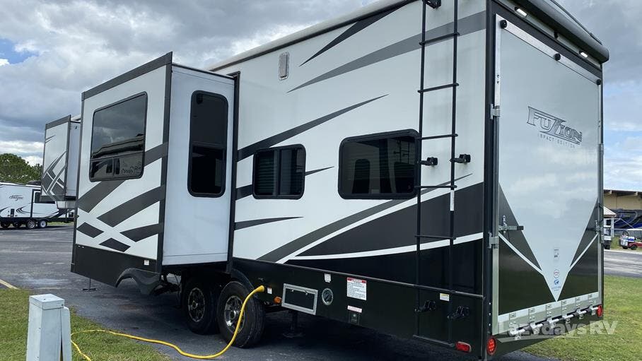 Used 2021 Keystone Fuzion Impact Edition 311 for sale in Wildwood, FL